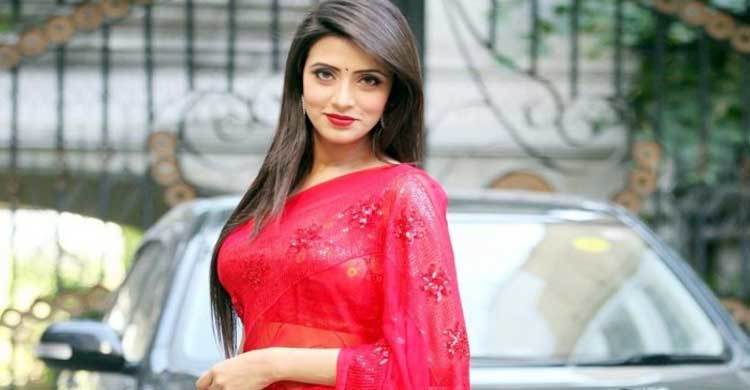 Mim made brand ambassador of Lux