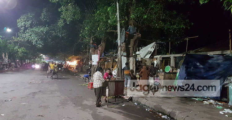 সন্ধ্যা নামতে না নামতেই শাহবাগ এখন প্রাণহীন!