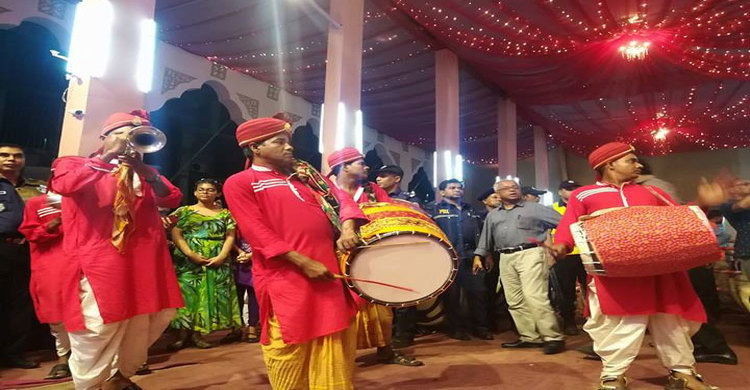 আনন্দময়ীর আগমনে মেতেছে খামারবাড়ি