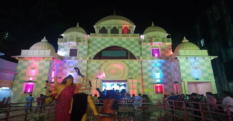 আনন্দময়ীর আগমনে মেতেছে খামারবাড়ি