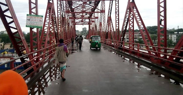 কিন ব্রিজ থেকে পড়ে দুই কিশোরের মৃত্যু