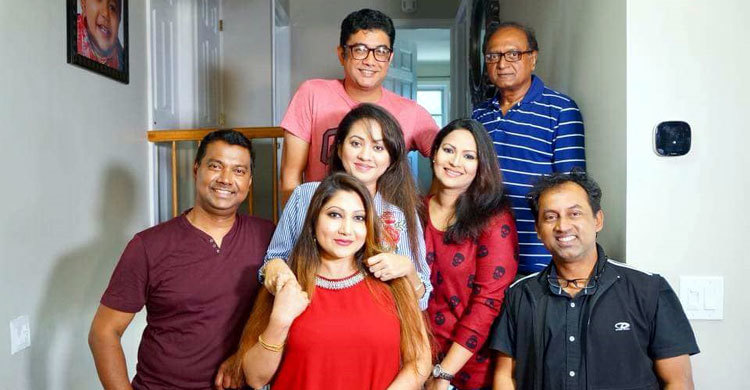 দীর্ঘদিন পর স্ত্রীকে নিয়ে অভিনয়ে টনি ডায়েস