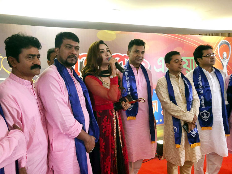 ডিএ তায়েব ফ্রেন্ডস ক্লাবের অ্যাওয়ার্ড প্রদান ও ঈদ সামগ্রী বিতরণ