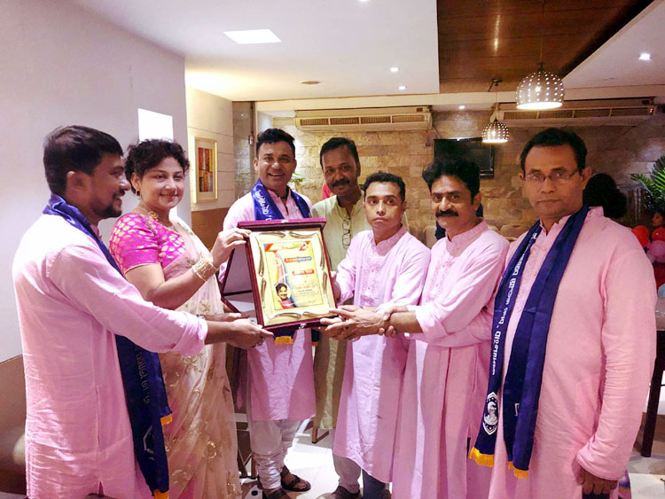 ডিএ তায়েব ফ্রেন্ডস ক্লাবের অ্যাওয়ার্ড প্রদান ও ঈদ সামগ্রী বিতরণ