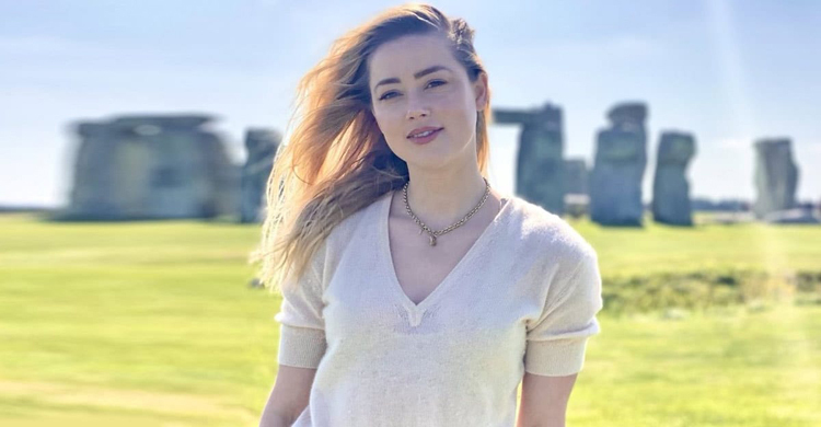 সাবেক স্বামীকে ক্ষতিপূরণ দিতে বাড়ি বিক্রি করলেন অ্যাম্বার