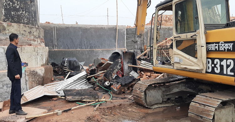 গুঁড়িয়ে দেয়া হলো ৫ ইটভাটা, ২৫ লাখ টাকা জরিমানা