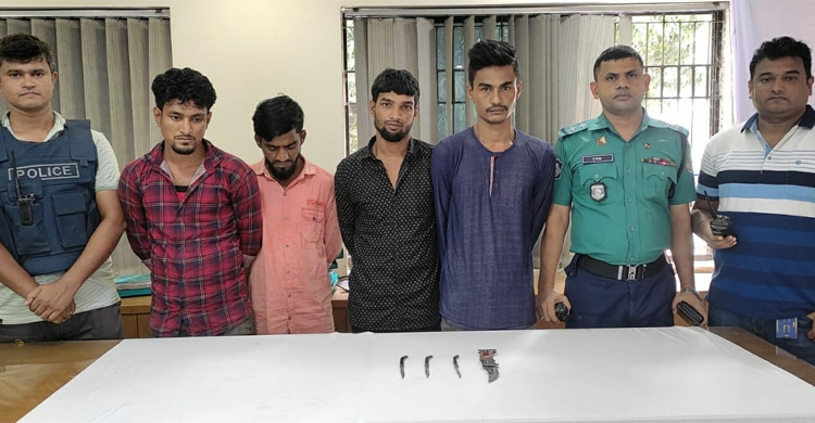 চট্টগ্রামে ডাকাতির প্রস্তুতিকালে গ্রেফতার ৪