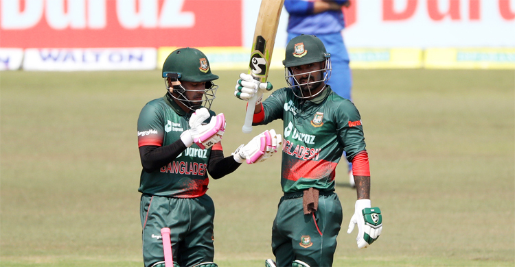লিটনের সেঞ্চুরি, বড় রানের পথে এগোচ্ছে বাংলাদেশ