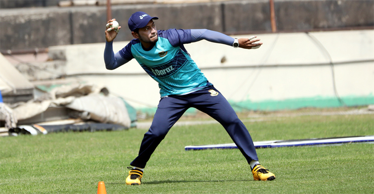 আঙুলের চোটে ছিটকে গেলেন মুশফিক