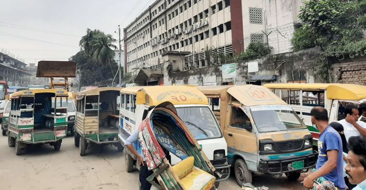 নগরভবনের সামনে থেকে সরলো লেগুনা স্ট্যান্ড