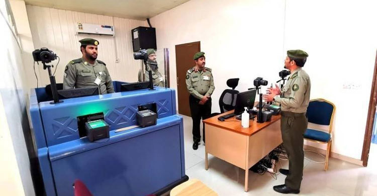 Saudi begins renewing residency permits for 3 months free of charge