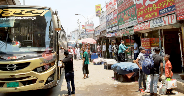 সায়েদাবাদে যাত্রীর চাপ কম, বাড়তি ভাড়া আদায়ের অভিযোগ