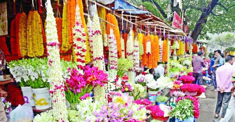 শাহবাগে ফুল কিনে রাস্তা পারাপারের সময় প্রাণ গেলো যুবকের