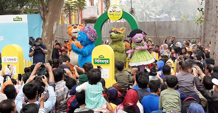 বইমেলা মাতালো সিসিমপুর