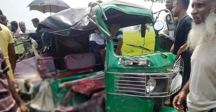 4 of a family killed in bus-auto rickshaw collision