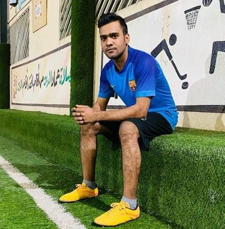 সিগন্যাল দেখেও যুবককে চাপা দিলেন ট্রাকচালক