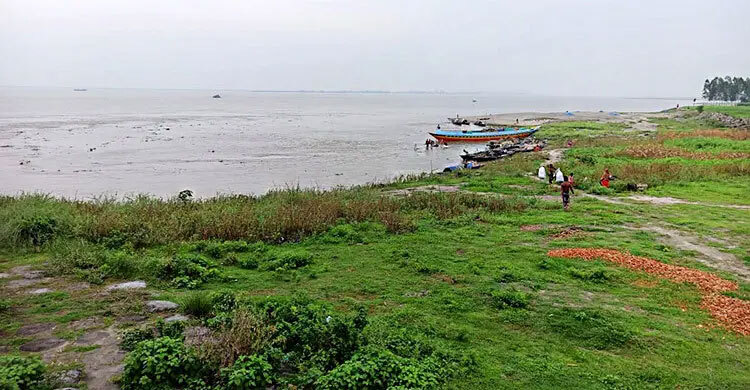 Woman missing after boat capsizes in Jamuna