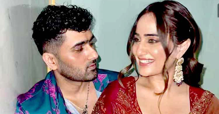 দীর্ঘ ৬ বছরের সংসার ভেঙে গেল অভিনেত্রীর