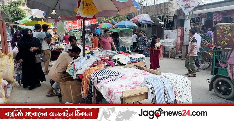 কিশোরগঞ্জে ফুটপাত দখল করে দোকান-স্থাপনা, নীরব প্রশাসন